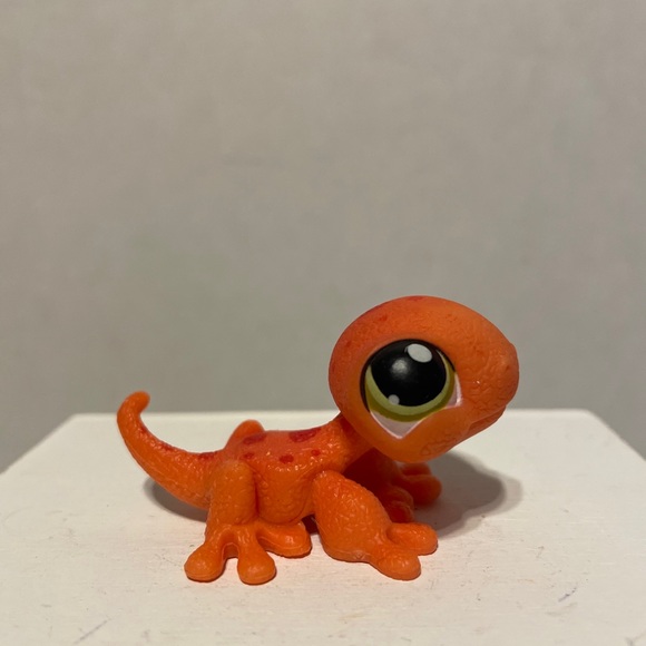 Littlest Pet Shop | Toys | Lps Orange Red Dotted Lizard With Texture ...